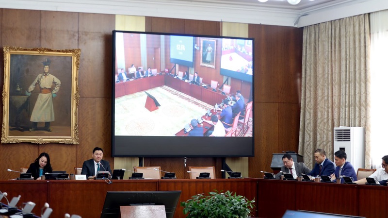 ТБХ Үндсэн хуулийн цэцийн 4 дүгээр дүгнэлтийг хэлэлцлээ